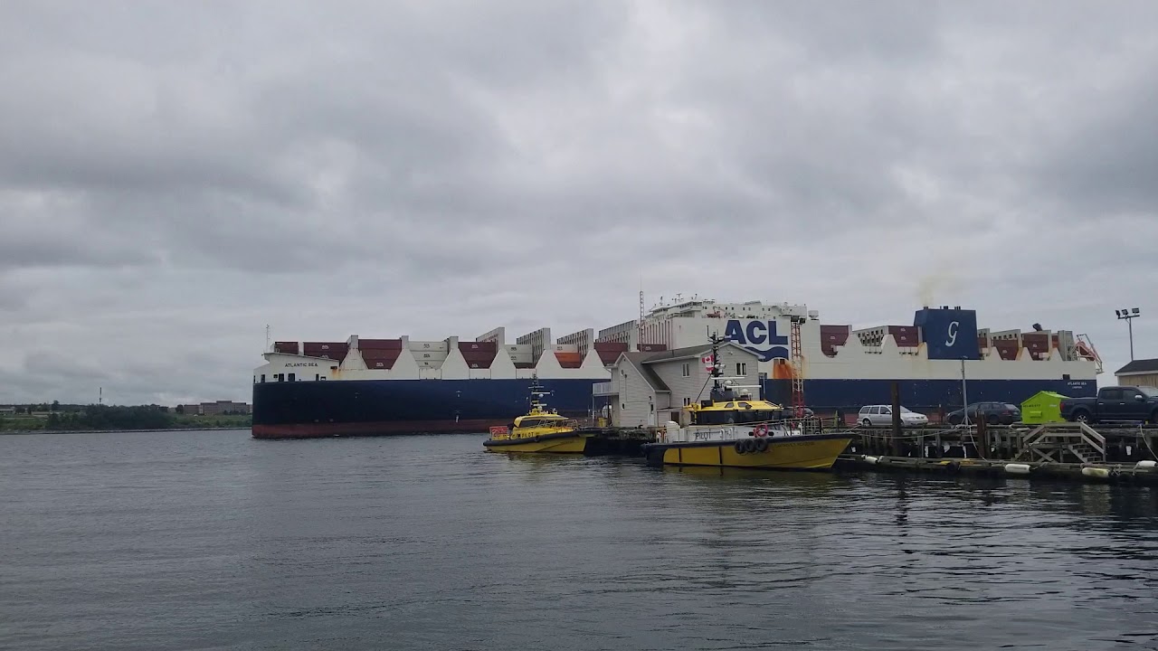 Atlantic container line sails into halifax - YouTube