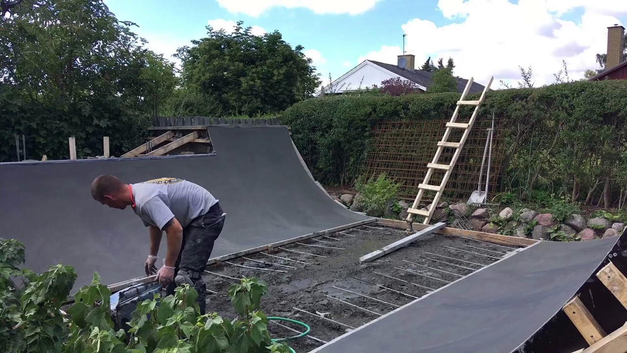 How we build a mini ramp in concrete - YouTube