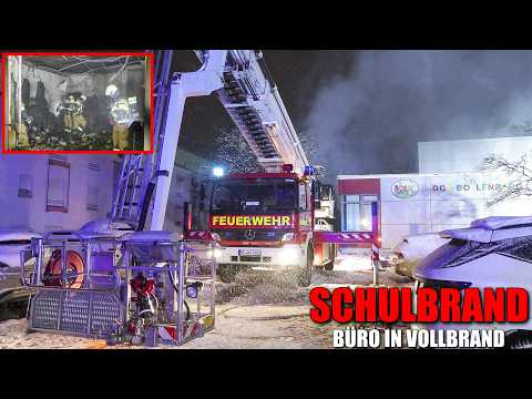 [AUSGEDEHNTER BRAND IN GRUNDSCHULE!] - Büro in Vollbrand - Starke Rauchentwicklung - Feuerwehr Haan