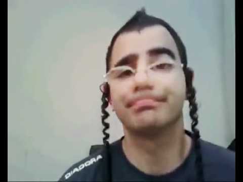 Funny guy singing Spanish :)) - YouTube