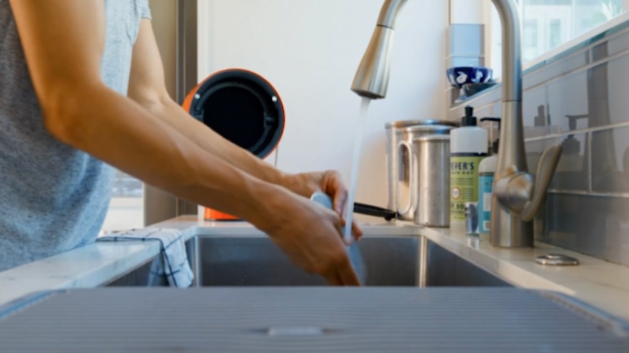 Cleaning: Cleaning The Oil Filter - YouTube