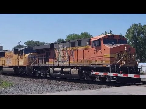BNSF 7713 Leads NS 29P through Chesterton, IN - YouTube