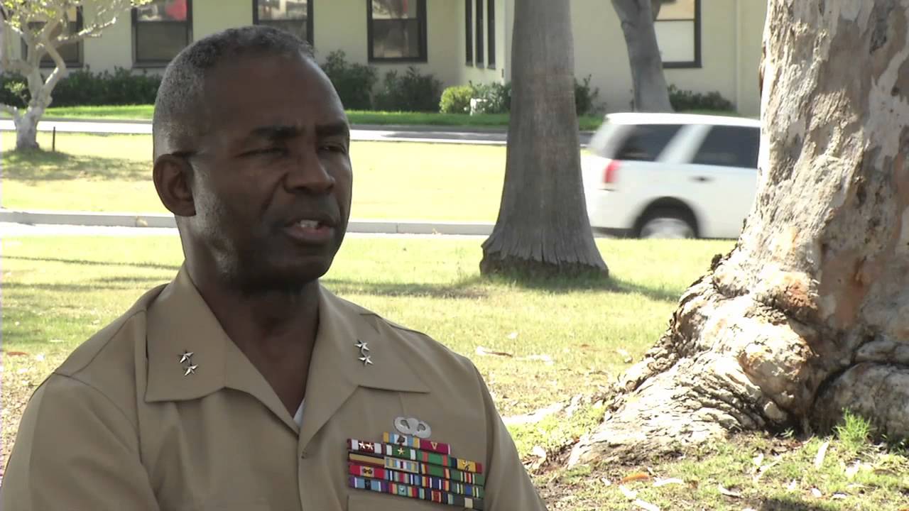 1st Marine Division Welcomes New Commanding General - YouTube