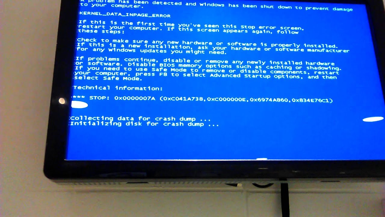 Public Errors: Windows BSOD on a public display board! - YouTube