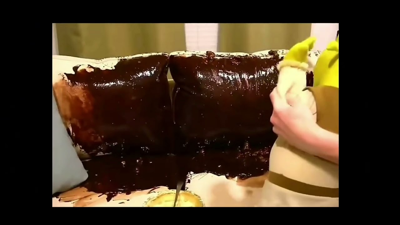 Shrek takes a shit - YouTube