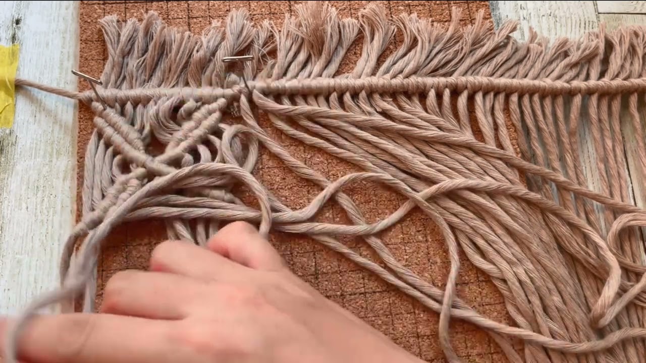 お家にあるクッションカバーを簡単DIY/Macrame cushion マクラメクッションカバー - YouTube