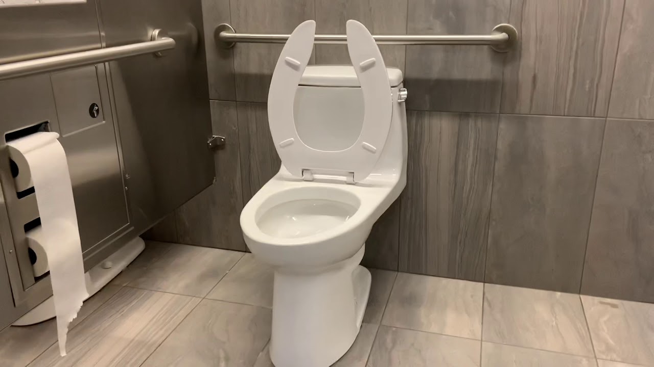 Newly modernized bathroom tour holiday inn college Park Maryland - YouTube