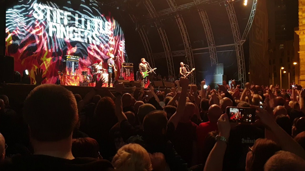 Stiff Little Fingers- Alternative Ulster, Live @ CHSQ. Belfast 24/08 ...