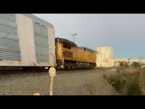 UP 5938 Autorack Train Westbound 20th St Crossing - YouTube
