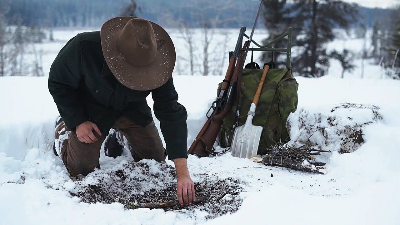 Solo Bushcraft & Winter Hare Hunting - Snow Camp, Wild Bog Tea ...