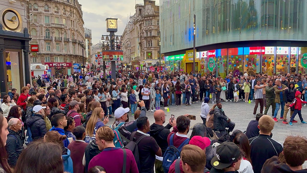 🇬🇧 LONDON WALK, BUSY STREETS OF LONDON: SUMMER WALK IN THE WEST END AND ...