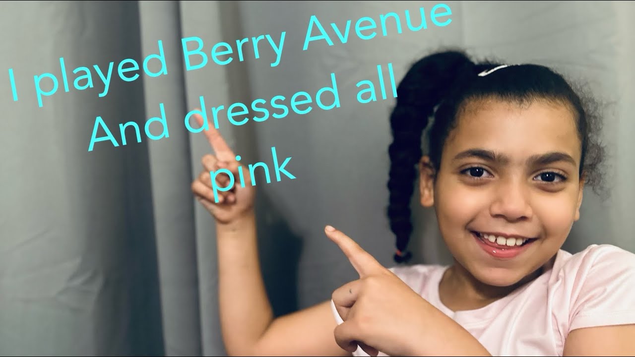 I played Berry Avenue and dressed all pink - YouTube
