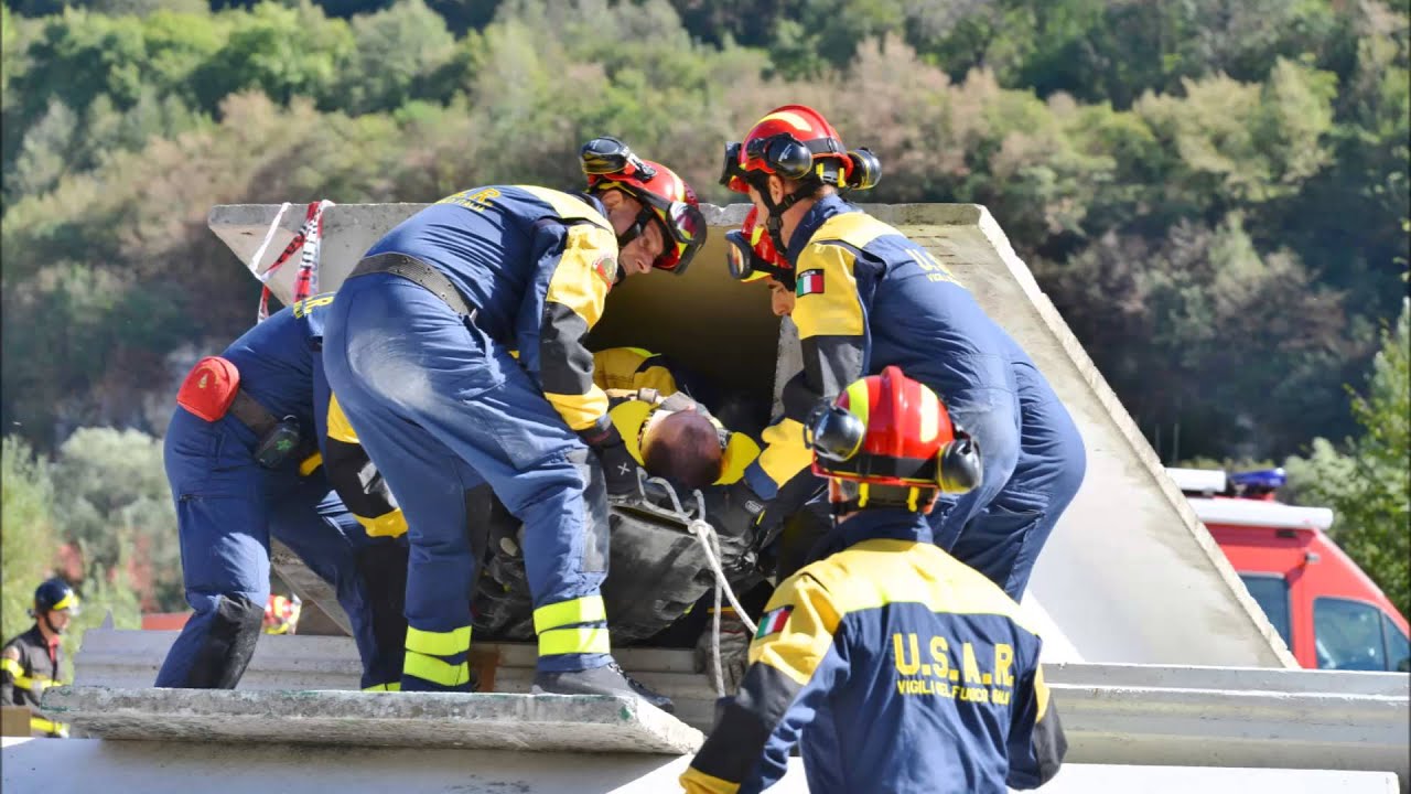 un pompiere testo & musica Stefano Bossa photo Antonio De Marco - YouTube
