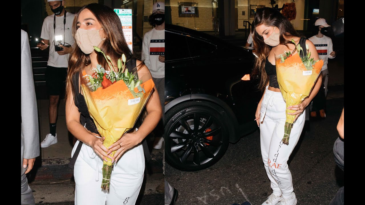 Addison Rae causes a paparazzi frenzy as she leaves dinner at BOA and ...