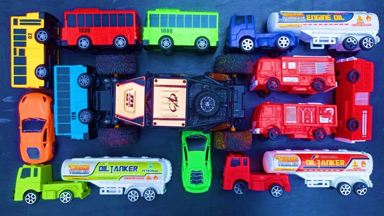 Menemukan Mainan Mobil Monster Bus Tayo Truk Tangki Merah Hijau Biru ...