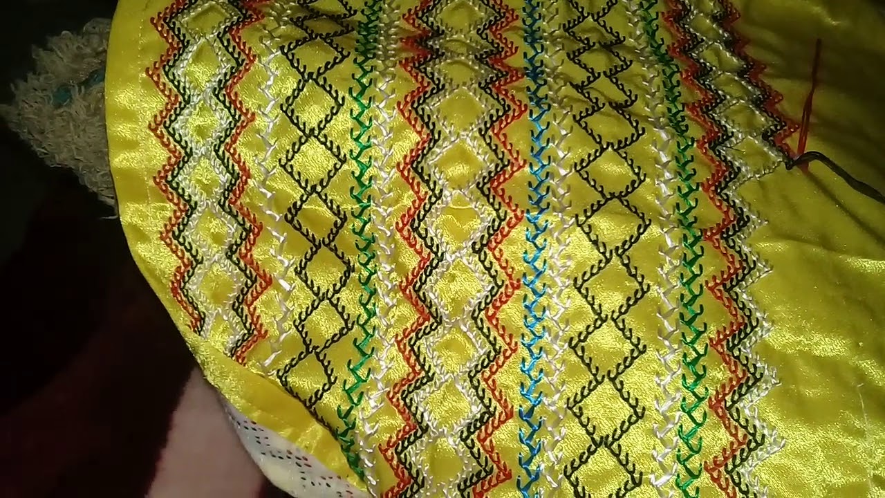 Broderie manuelle kabyle - YouTube