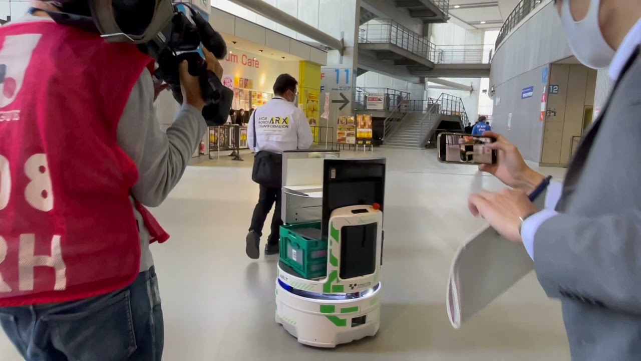 Automatic transfer robot demo at Toyota Stadium - YouTube