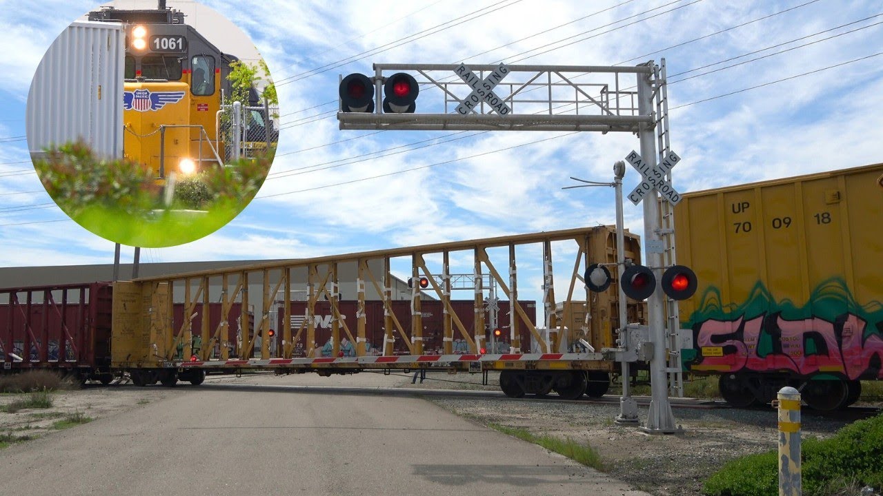 UP 1061 LRS51 Local Switching Christopher Way Private Railroad Crossing ...