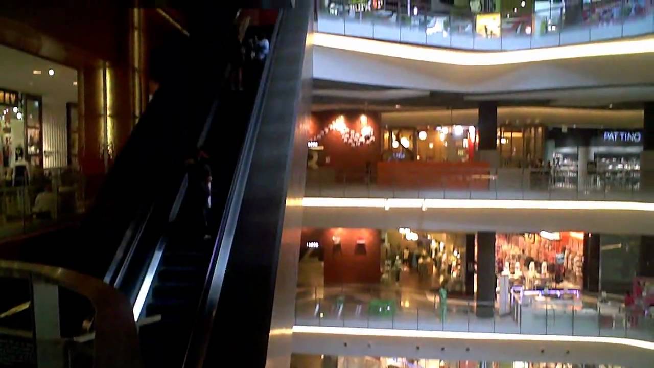 Singapore Video Iluma Shopping Mall - YouTube