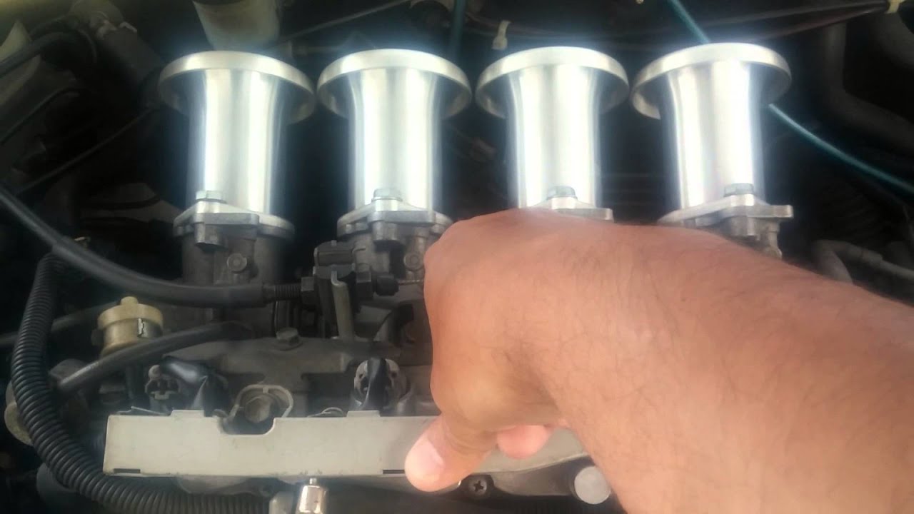 Toyota 20v 4AGE 293° Cams Open Throttles Rev - YouTube