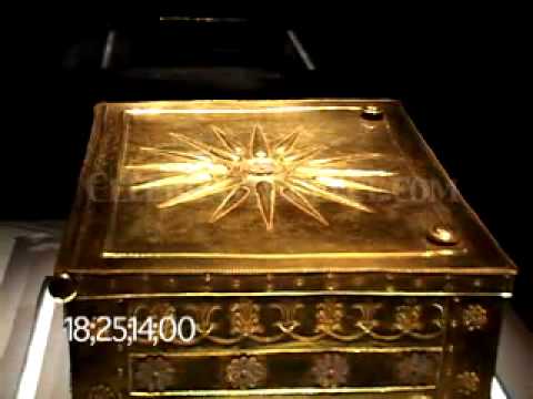 0337 Gold Casket & wreath/crown from tomb of Phillip II (Vergina ...