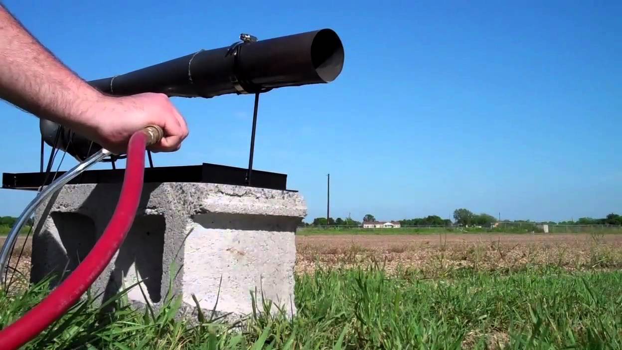 Valveless pulse jet TP-180 6lb thrust running - YouTube