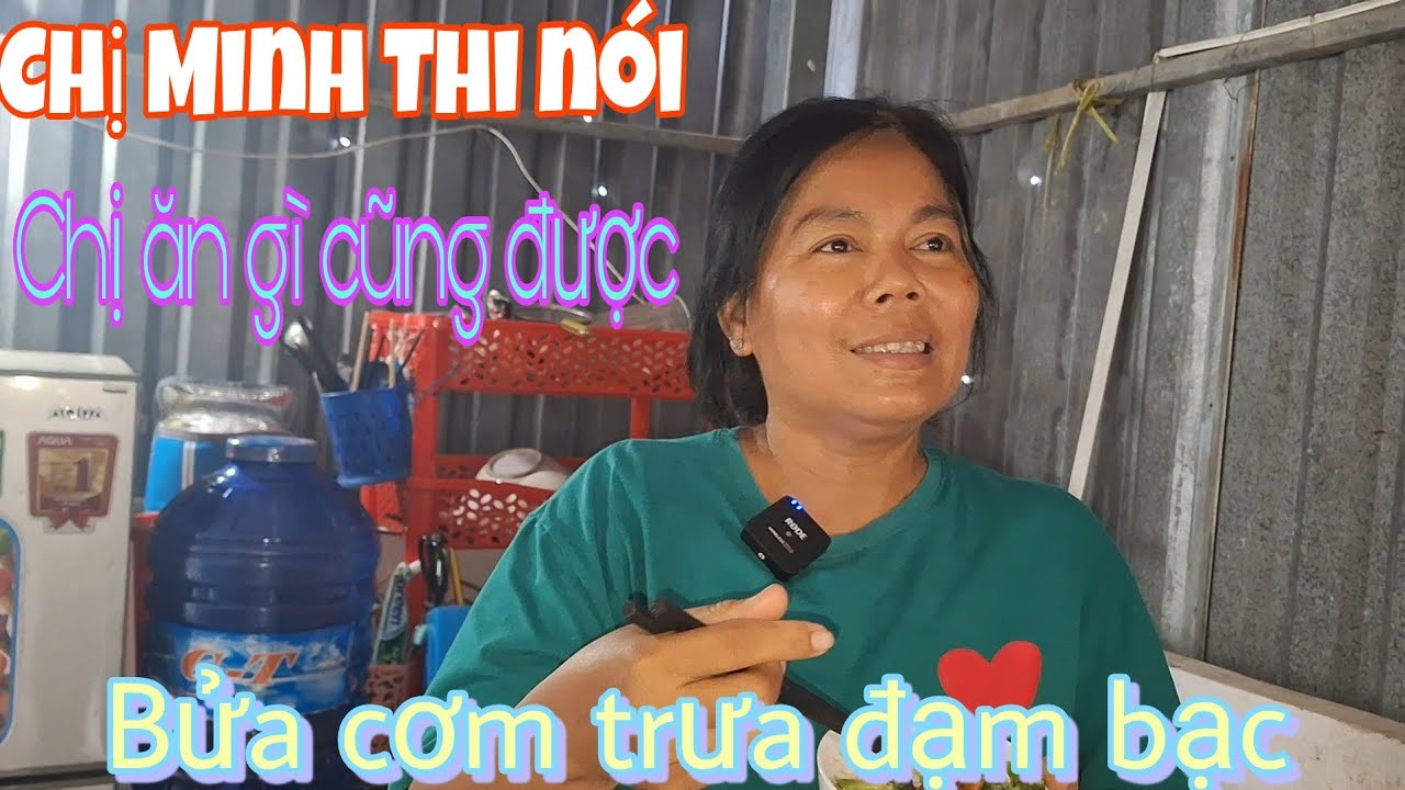 Bửa cơm trưa đạm bạc của chị Minh Thi. - YouTube