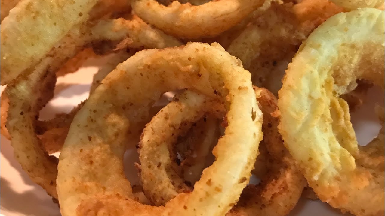 HOW TO MAKE THE PERFECT CRISPY OLD SCHOOL ONION 🧅 RINGS - YouTube