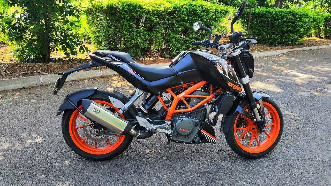 KTM Duke 390 Exhaust sound - greasehouse grunt v2 - YouTube