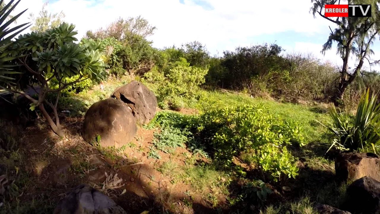 Île de la Réunion - Terre Rouge - YouTube