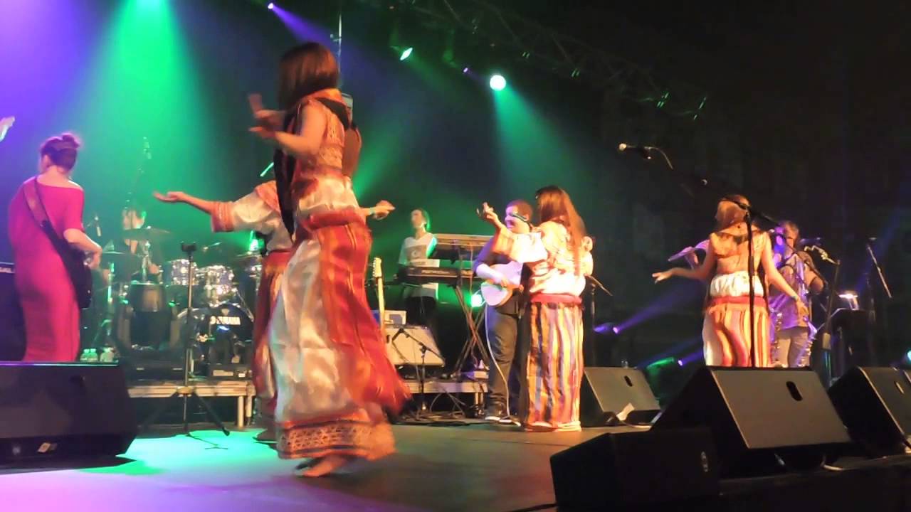 Takfarinas avec la troupe tafsut à Montreal 21 juin 2014 (3) - YouTube