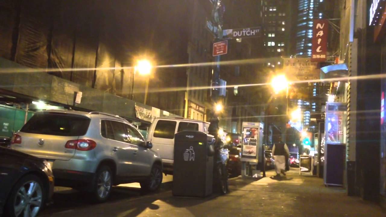 Man screaming incoherently on New York City street - YouTube