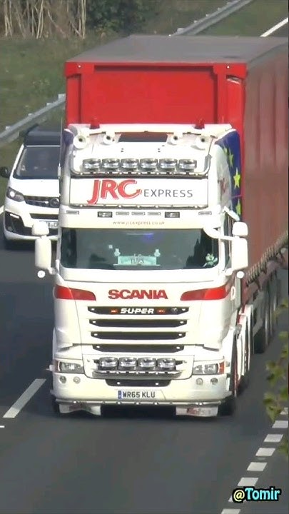 SCANIA Super V8 A1(M) motorway #truckspotting #tomir - YouTube