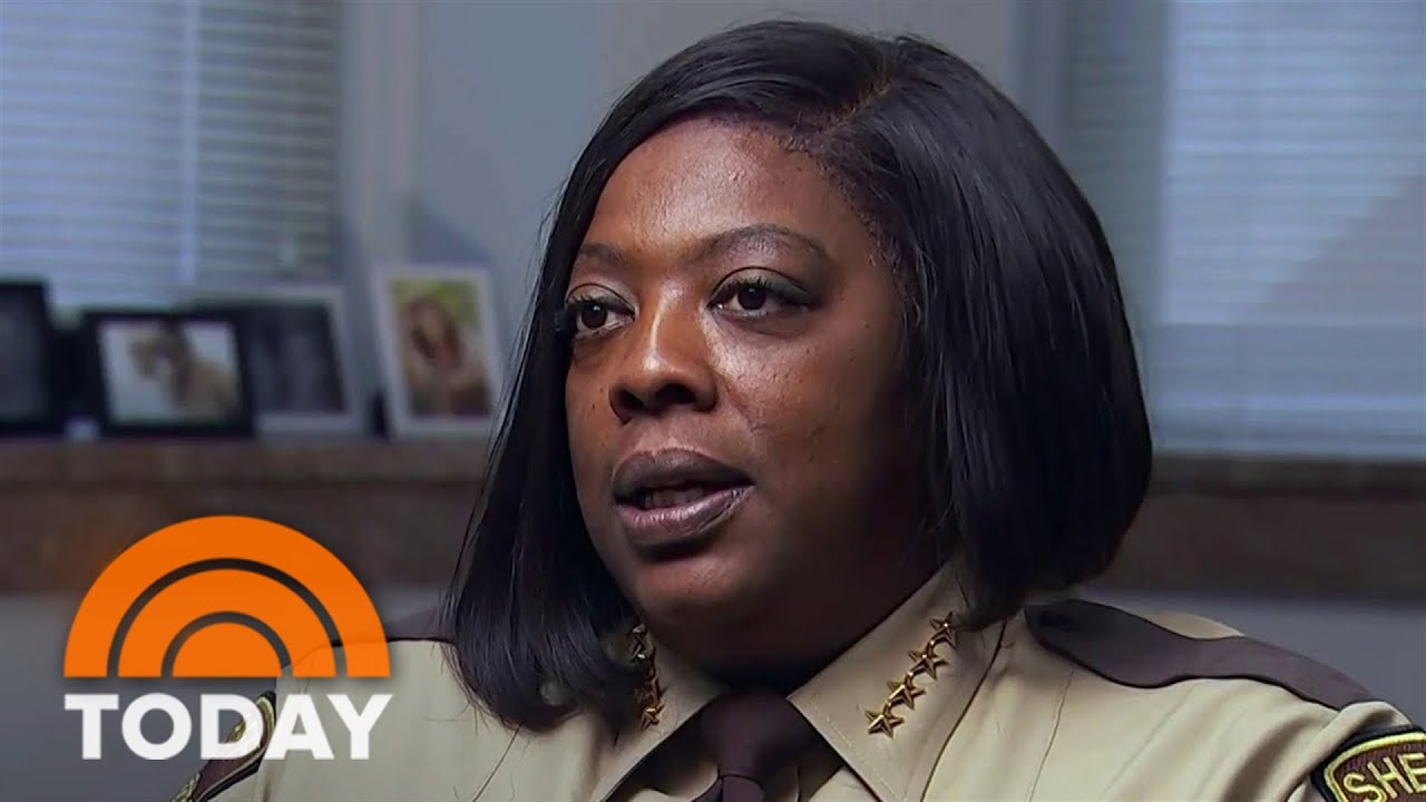 Woman makes history as Minnesota's first Black female sheriff - YouTube