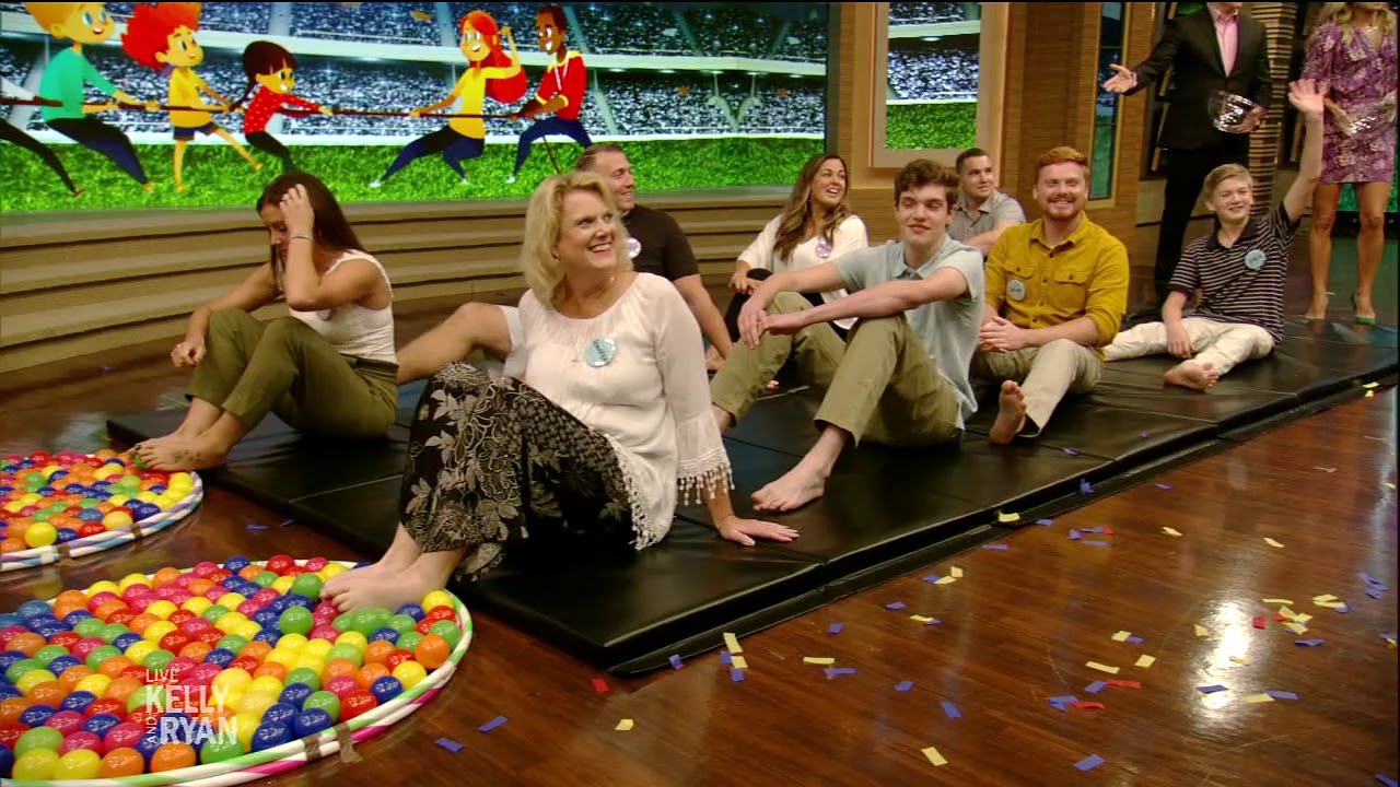 FAN-Tastic Family Face Off: Foot Relay - YouTube