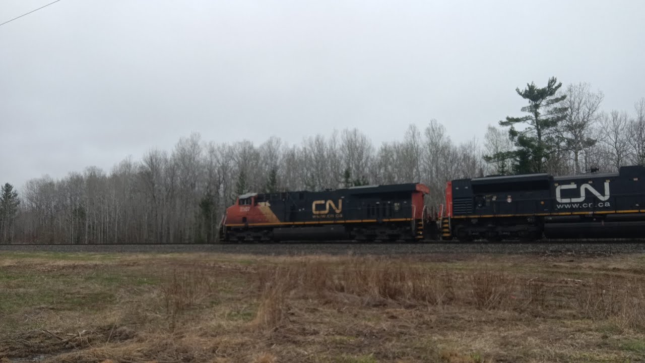 CN mix freight train with a SD70M-2 and a nice driver in Oliver Wisconsin. - YouTube