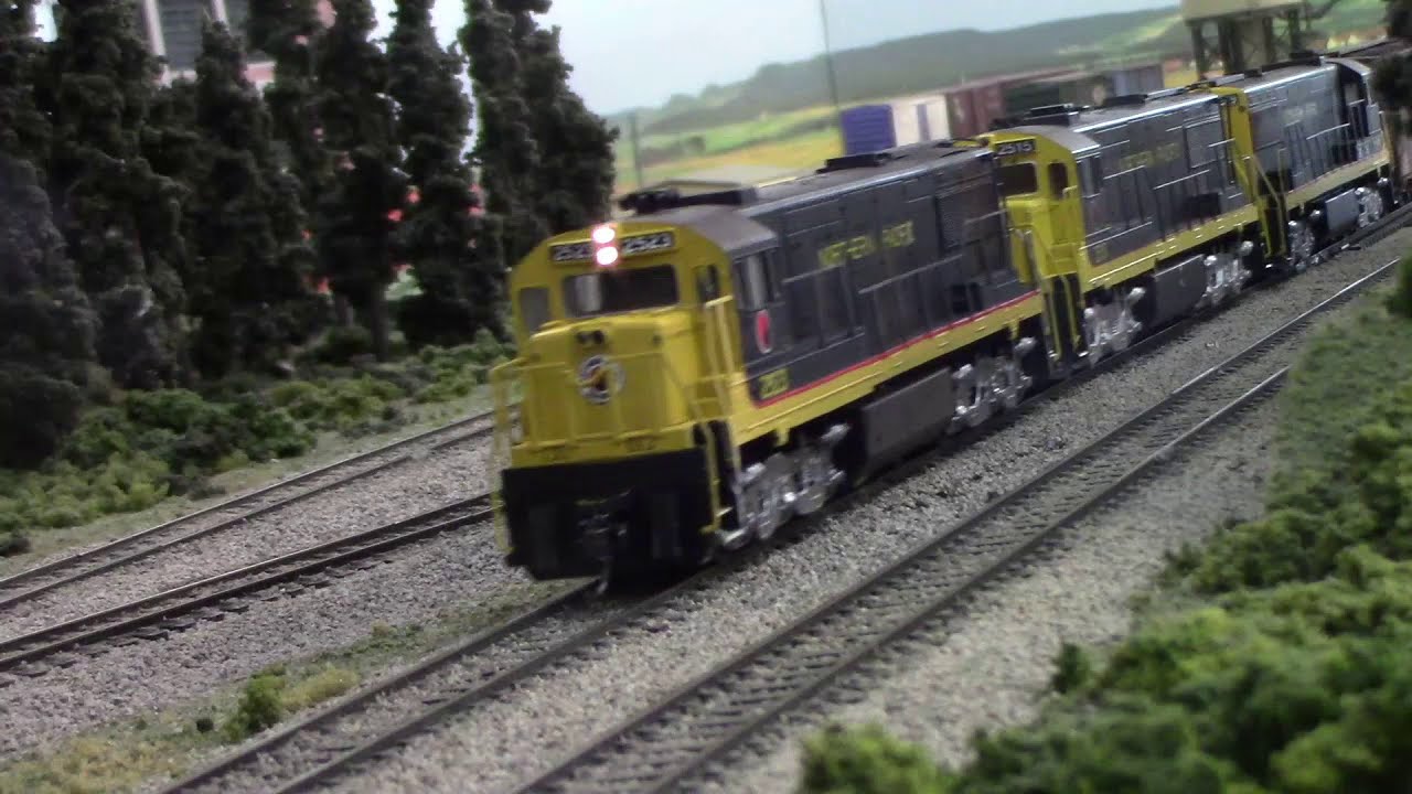HO SCALE - NP U25C's run the Kansas City Eastern HO layout - YouTube