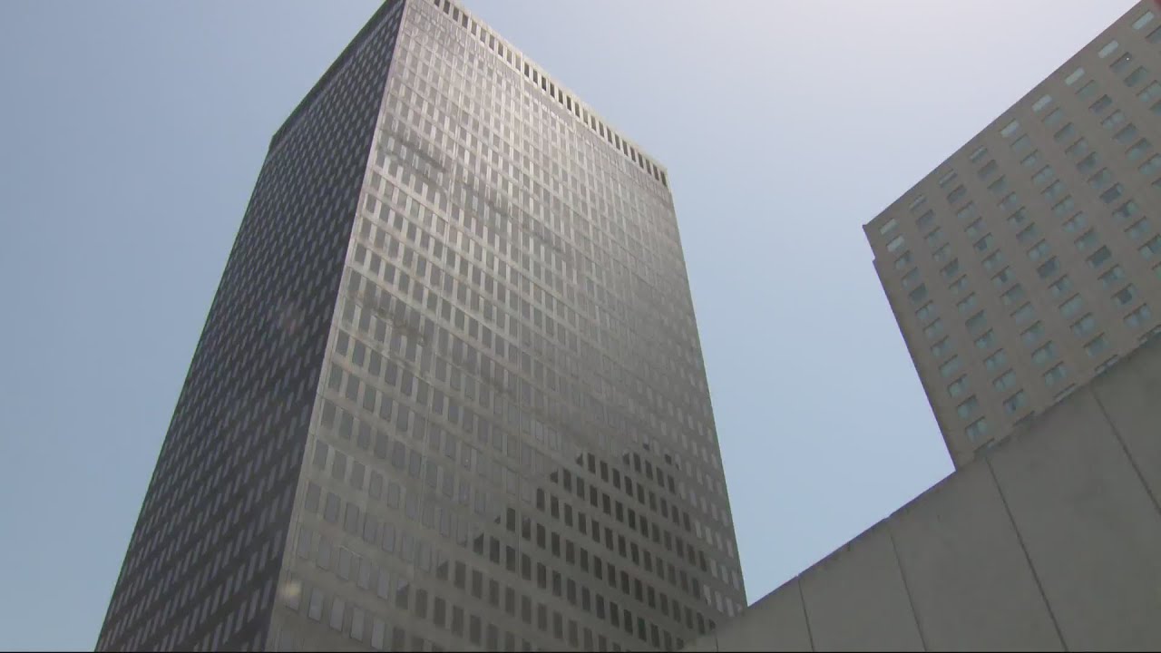 12th floor window at Ruan Building struck by gunfire - YouTube