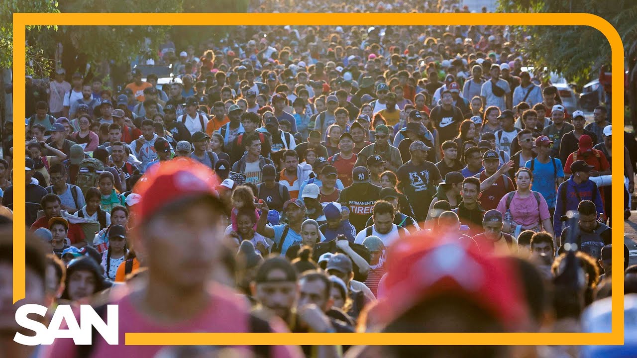 Caravan of 3,000 migrants heads to US southern border - YouTube