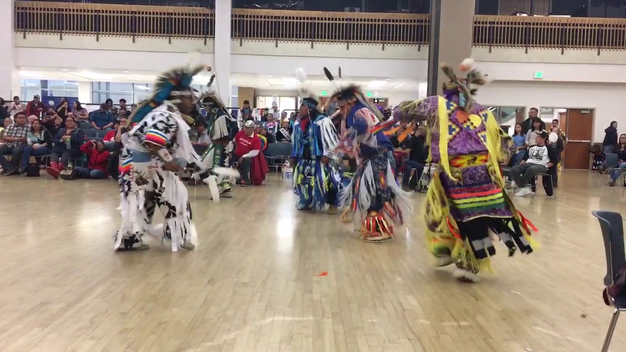Kamalu Kaluhiokalani - Men's Grass Dance Crow Hop BYU Pow Wow 2017 ...