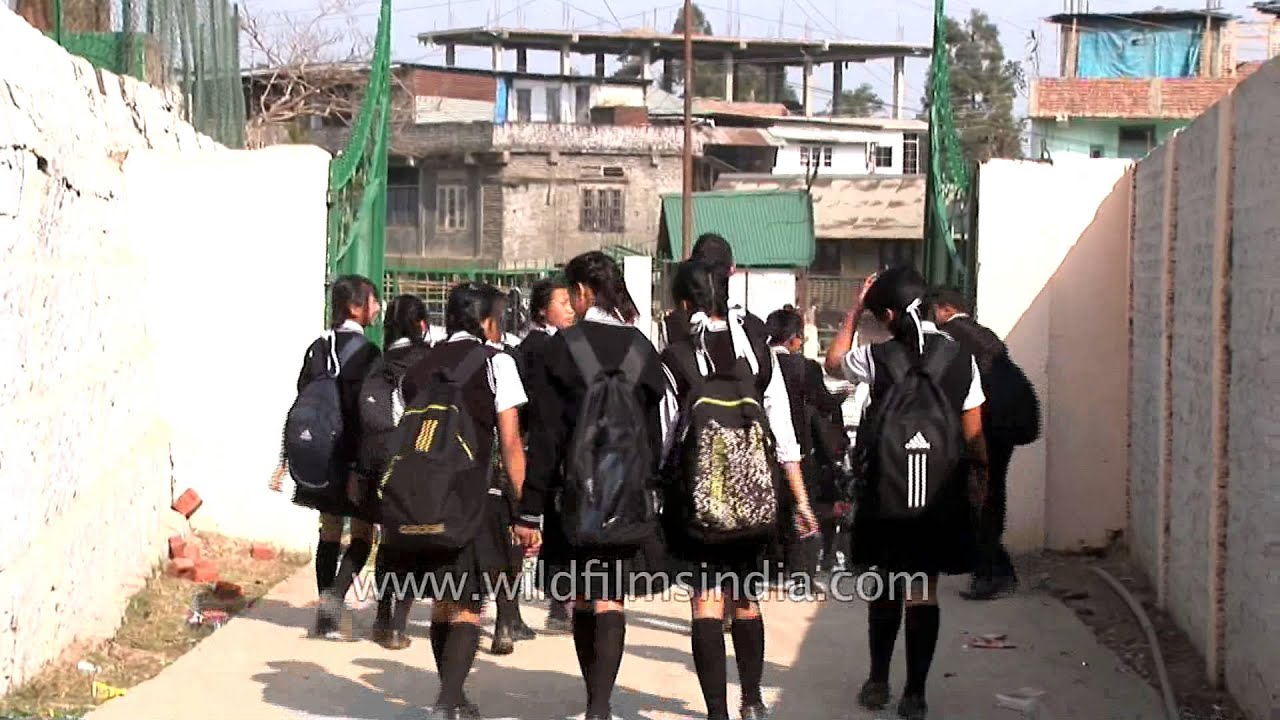 School children rushing to school, in India! - YouTube