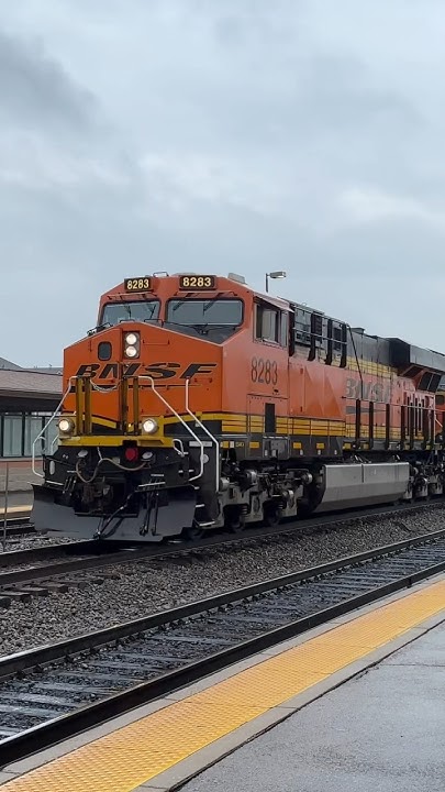 BNSF trio lead grain train through Route 59! #bnsf #railway #railfan #bnsfrailway - YouTube