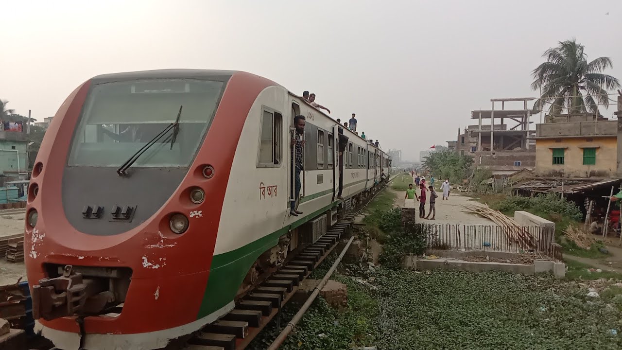 শ্যামপুর প্রবেশ করছে নারায়ণগঞ্জ এর ডেমু ট্রেন || Narayanganj Demu ...