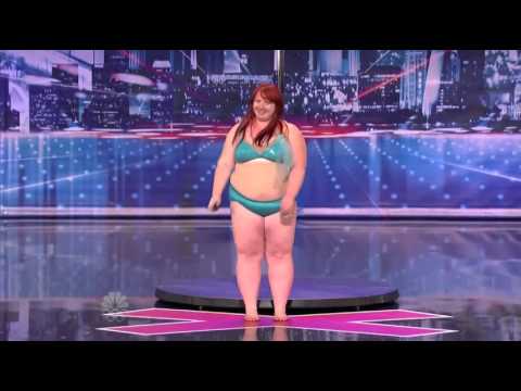 STRIPTIZ yapıyor çok şişman kadın, kucak dansı \