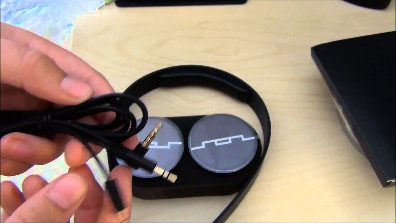 Sol Republic V8 Headphone TechReview - YouTube