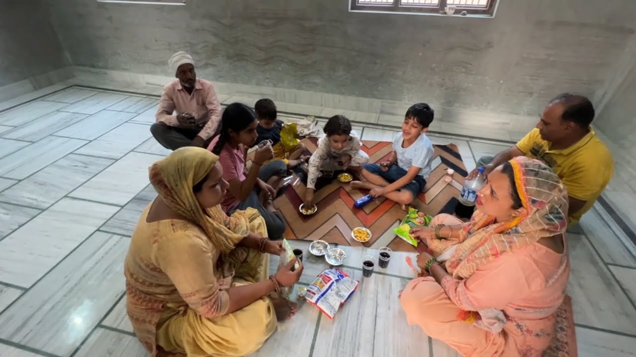 Farm House Par Hamari Pehli Picnic || Pal Family Vlogs - YouTube