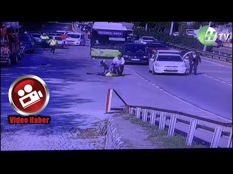 Kaçan sürücünün otomobilinin camına tutunan trafik polisi, sürüklenerek yaralandı