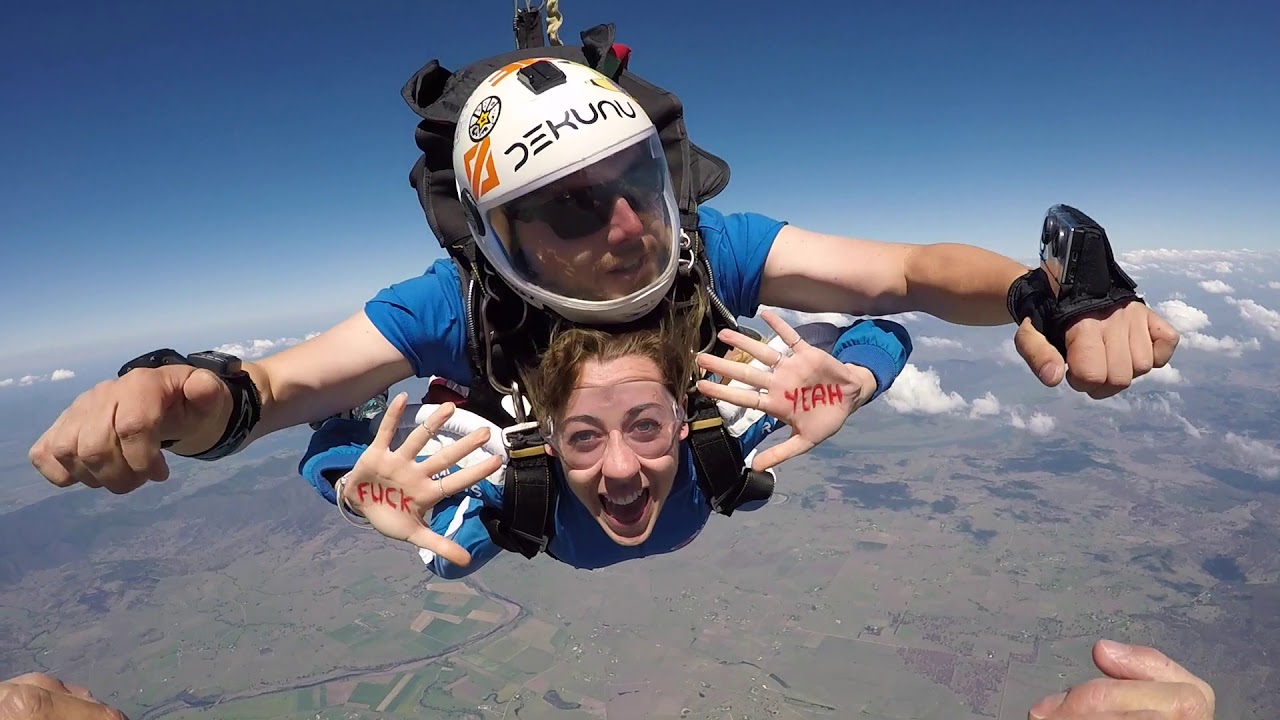 Skydiving for my 25th birthday ! - YouTube