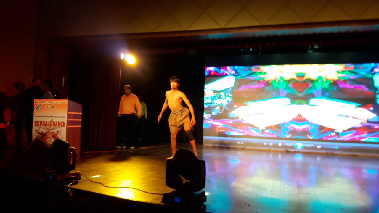 Stage performance sadik malik - YouTube