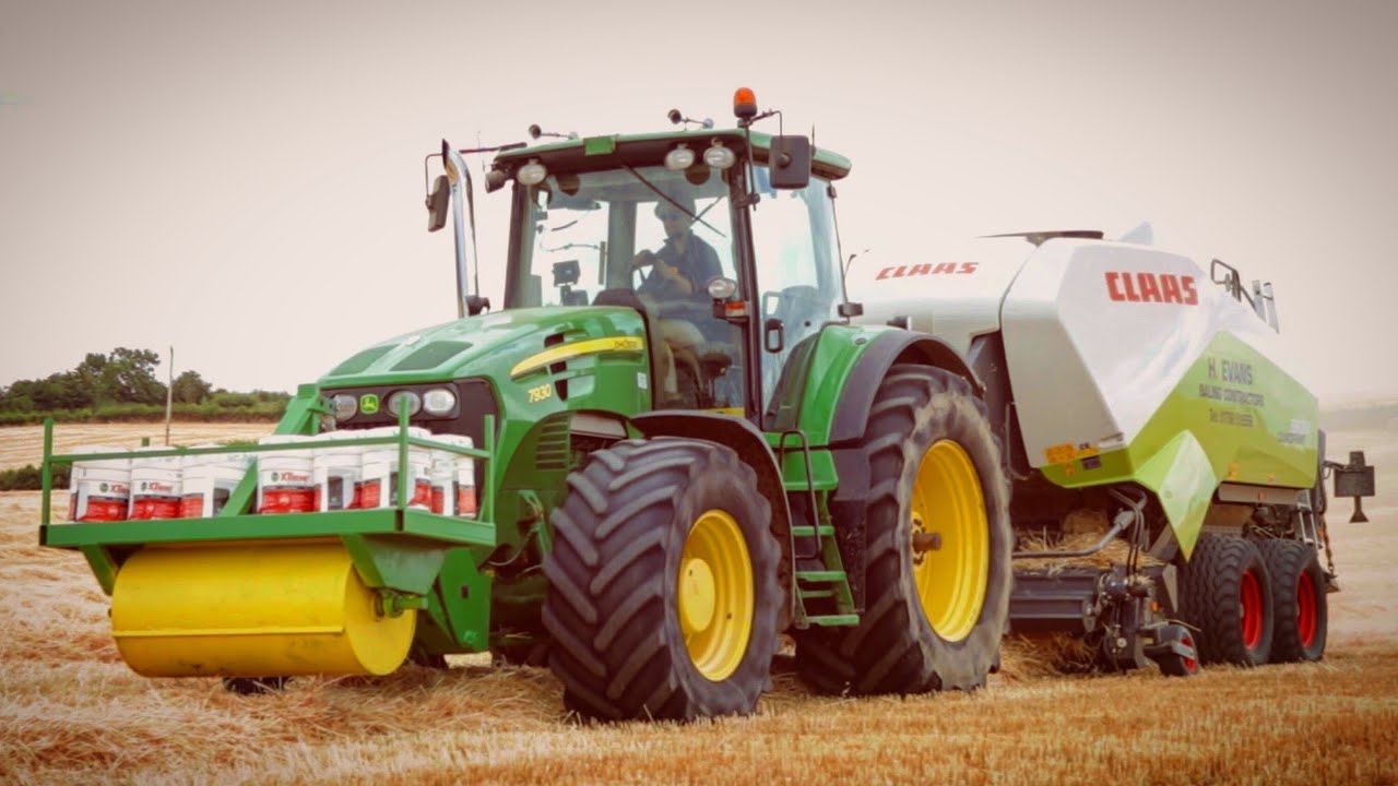 John Deere 7930 Baling, with Case IH 7088 cutting Oats, Harvest 2018 ...